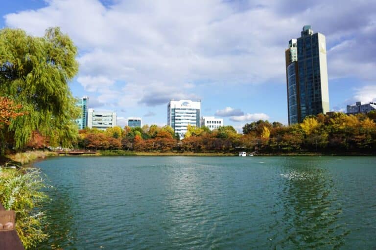 Autumn in Seoul and 22 EPIC Fall Foliage Destinations in Seoul